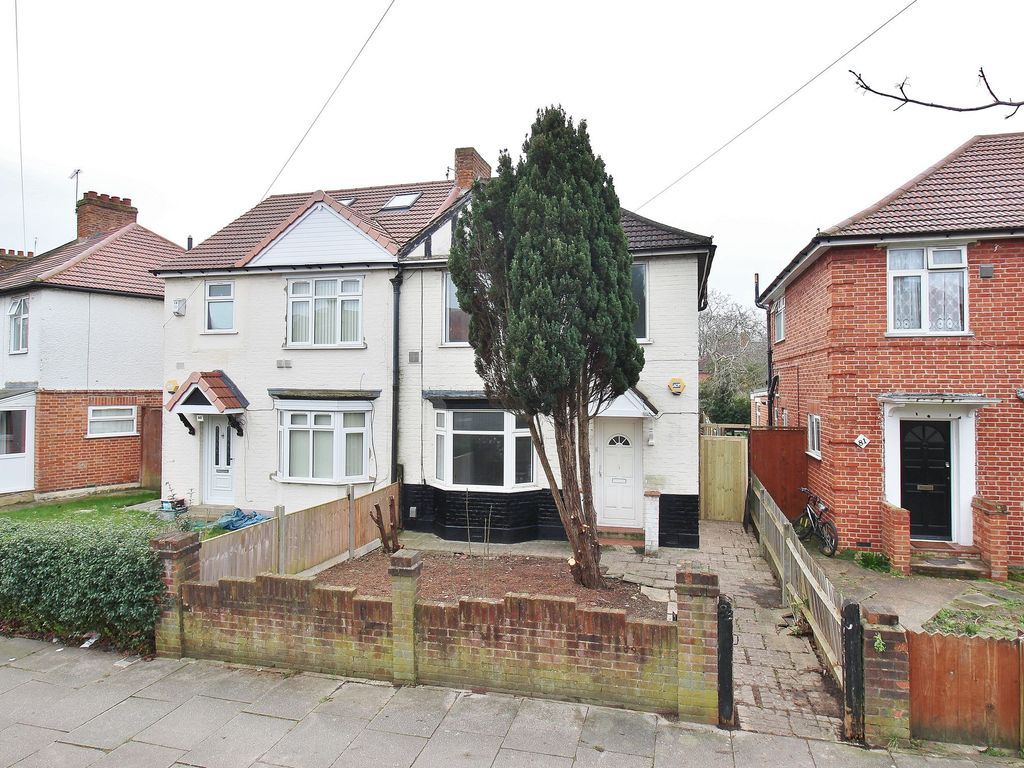 3 Bed Semi Detached House To Rent In Spring Grove Road Hounslow Tw3 £