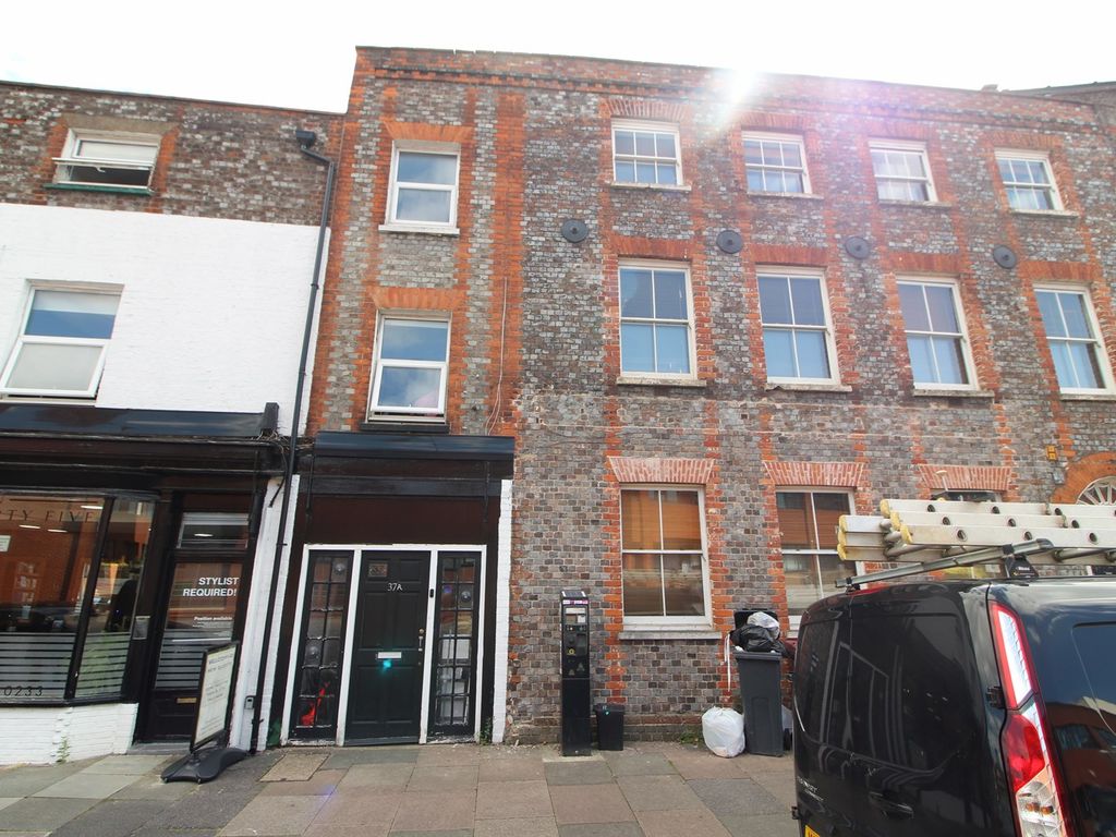 2 bed flat to rent in Castle Street, Reading RG1, £1,650 pcm - Zoopla