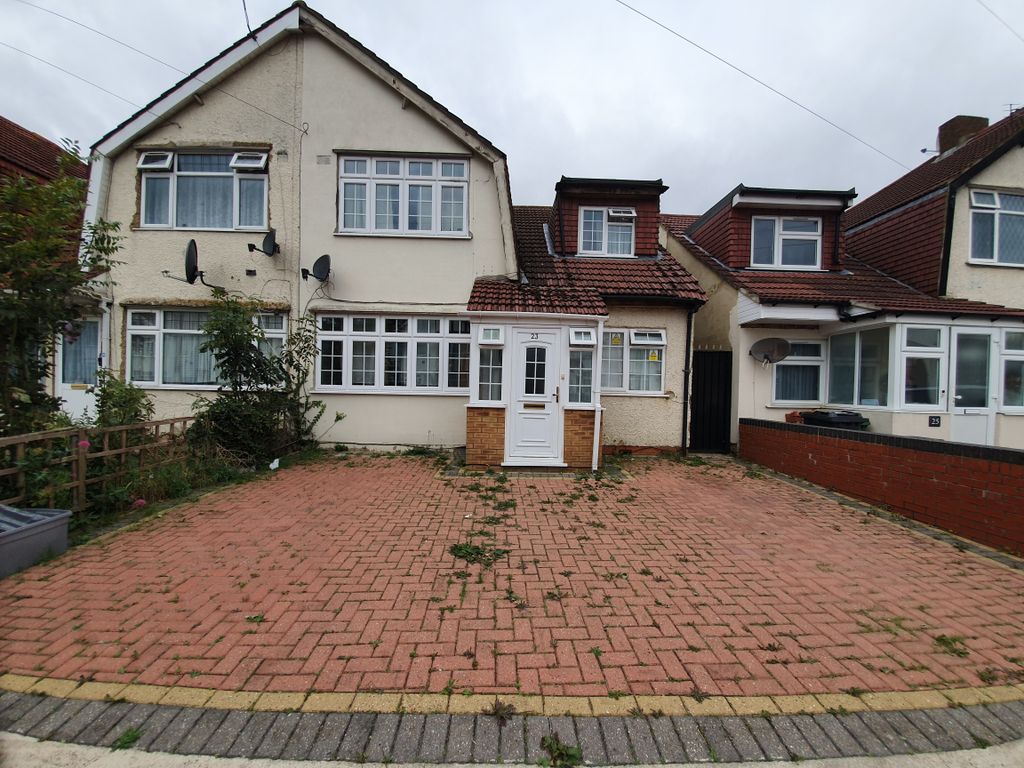 4 bed semi-detached house for sale in Pendell Avenue, Hayes UB3, £ ...