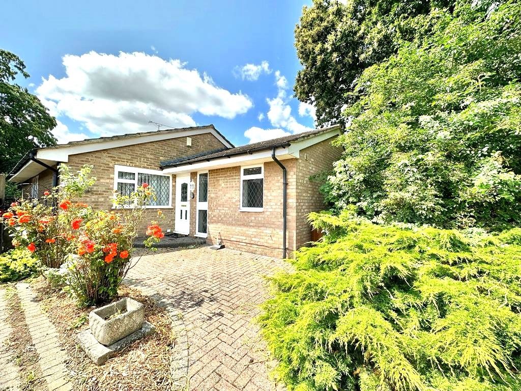 3 Bed Detached Bungalow For Sale In Tanglewood Close Rainham