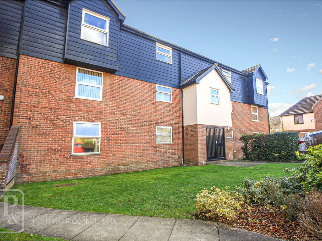 2 bed flat to rent in Stonecrop, Braiswick, Colchester, Essex CO4, £ ...
