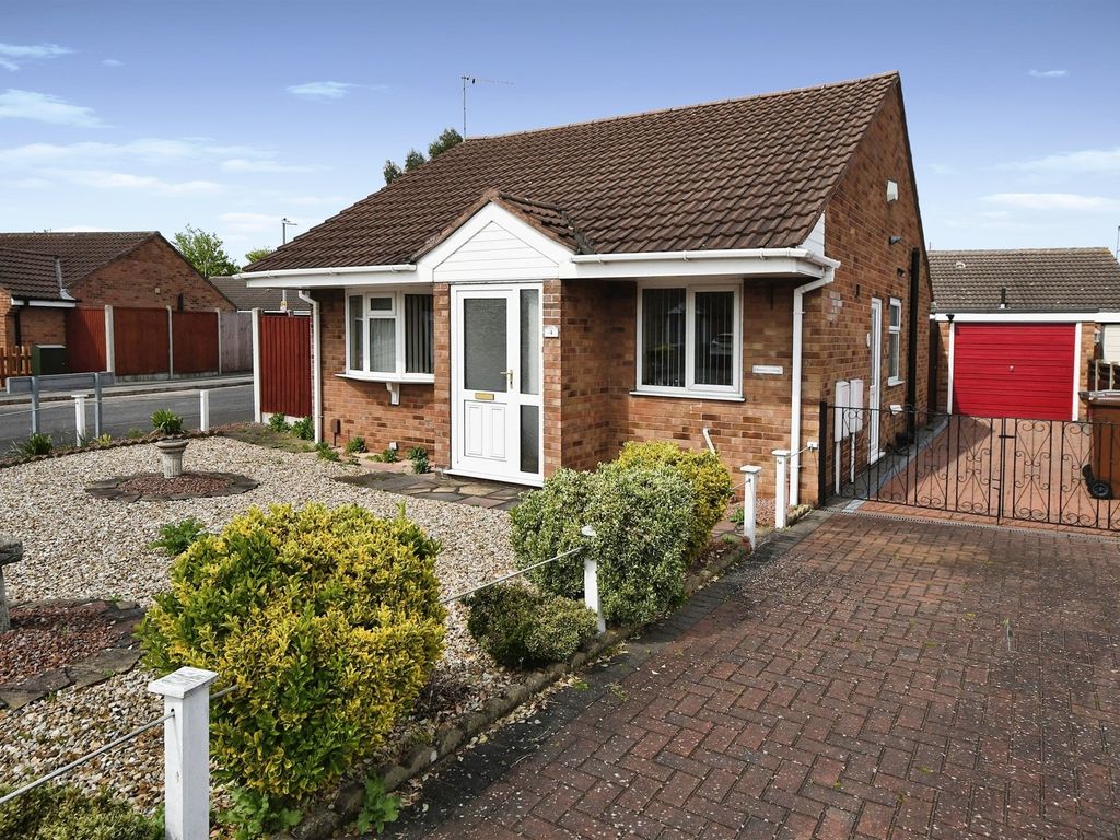 2 bed detached bungalow for sale in Aldergrove Crescent, Lincoln LN6 ...