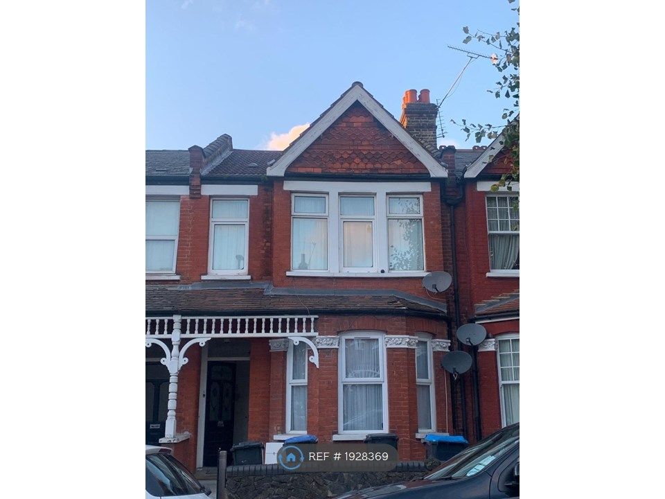 2 bed flat to rent in Devonshire Road, London N13, £1,975 pcm - Zoopla