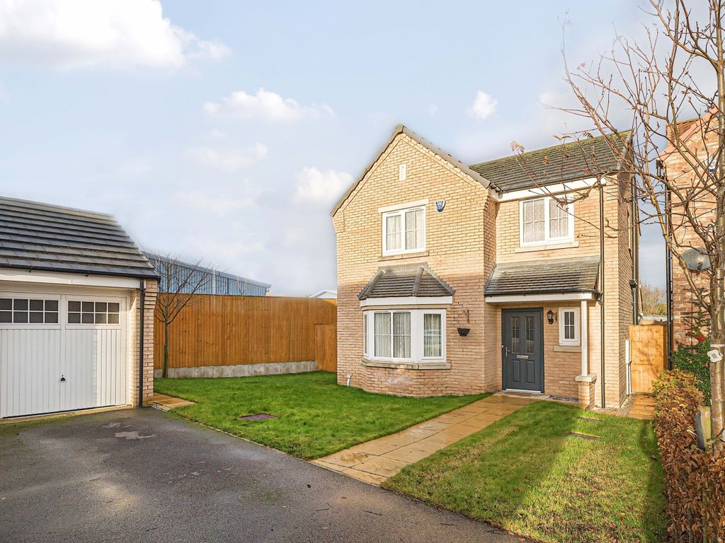 4 bed detached house for sale in Hornbeam Close, York, North Yorkshire ...