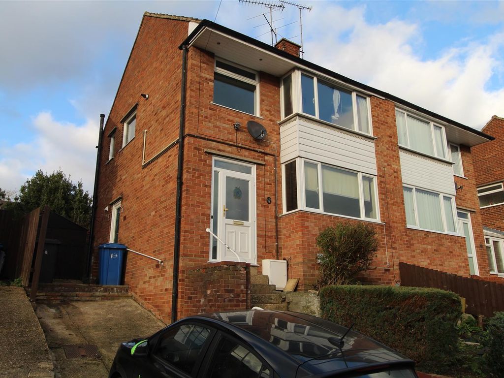 3 Bed Semi Detached House To Rent In Upton Close Ipswich Ip4 £1 095