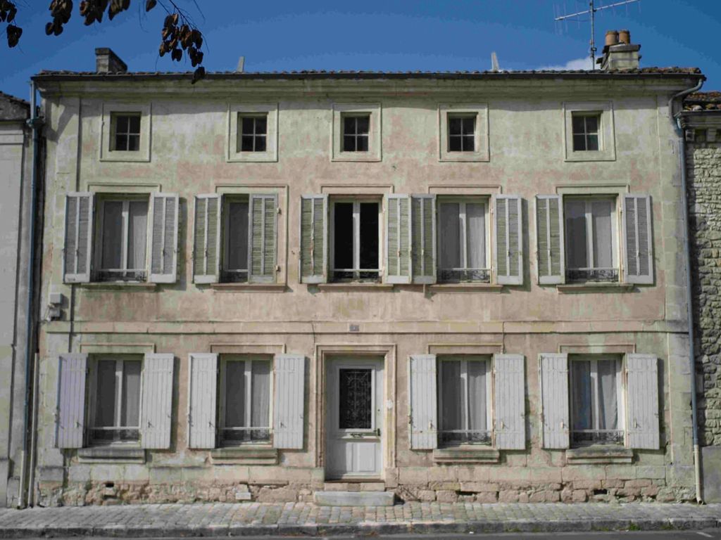 3 bed country house for sale in Saint-Jean-D'angely, Poitou-Charentes ...