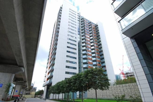 2 bed flat to rent in Proton Tower, 8 Blackwall Way, East India Dock ...