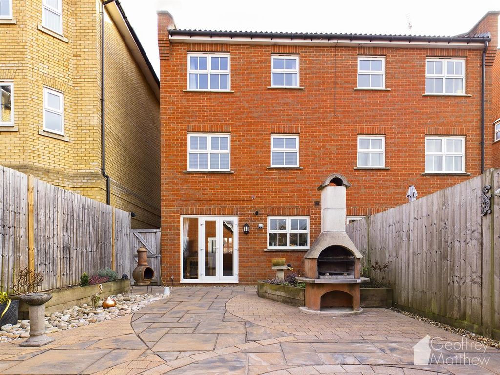 4 bed town house for sale in Mendip Way, Great Ashby, Stevenage SG1 ...