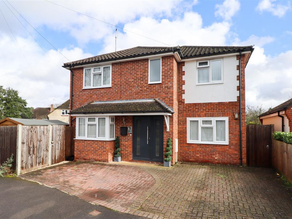 4 bed detached house for sale in Albany Close, Fleet GU51, £600,000 ...