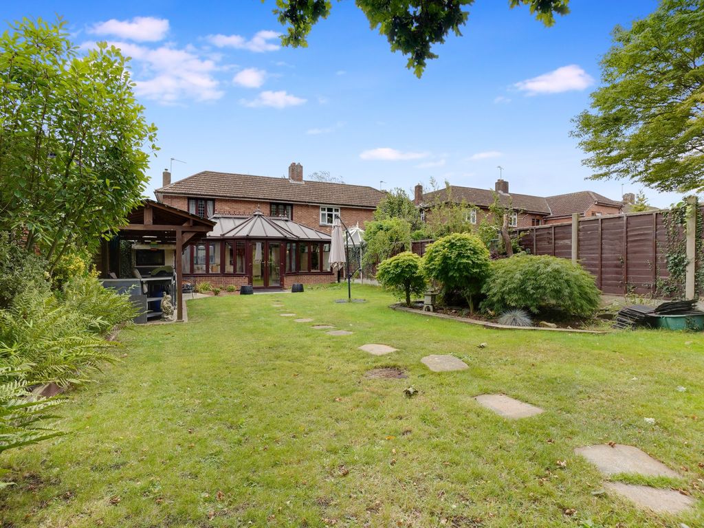 3 Bed Semi Detached House For Sale In Maidstone Road Chatham Me5 £
