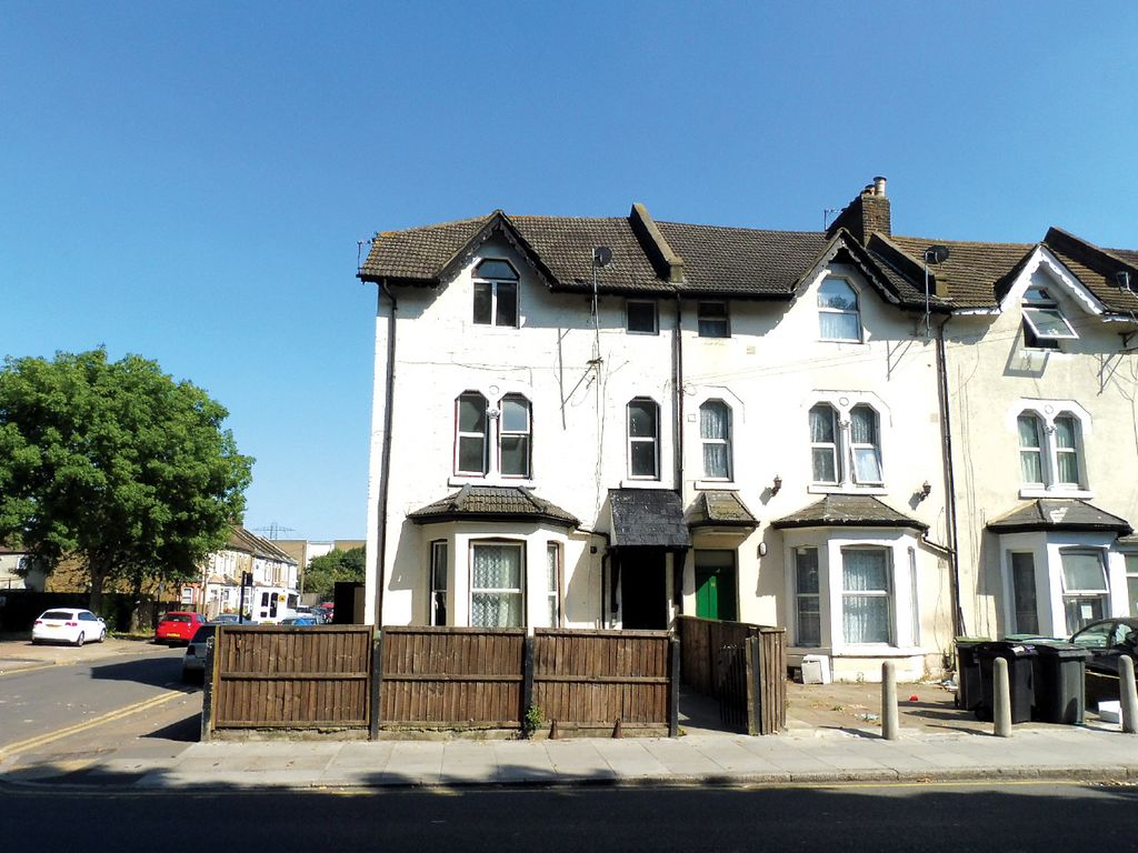 1 bed flat for sale in Willoughby Lane, London N17, £70,000 - Zoopla