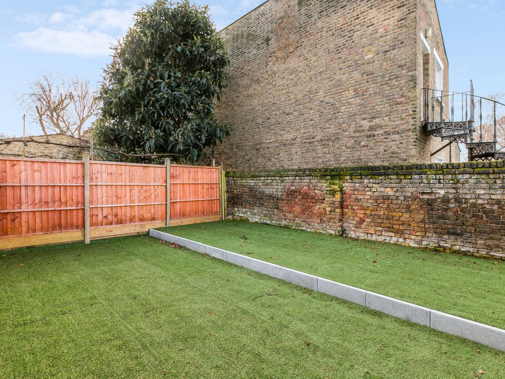 2 bed flat for sale in Fulham Palace Road, Bishops Park SW6, £700,000 ...