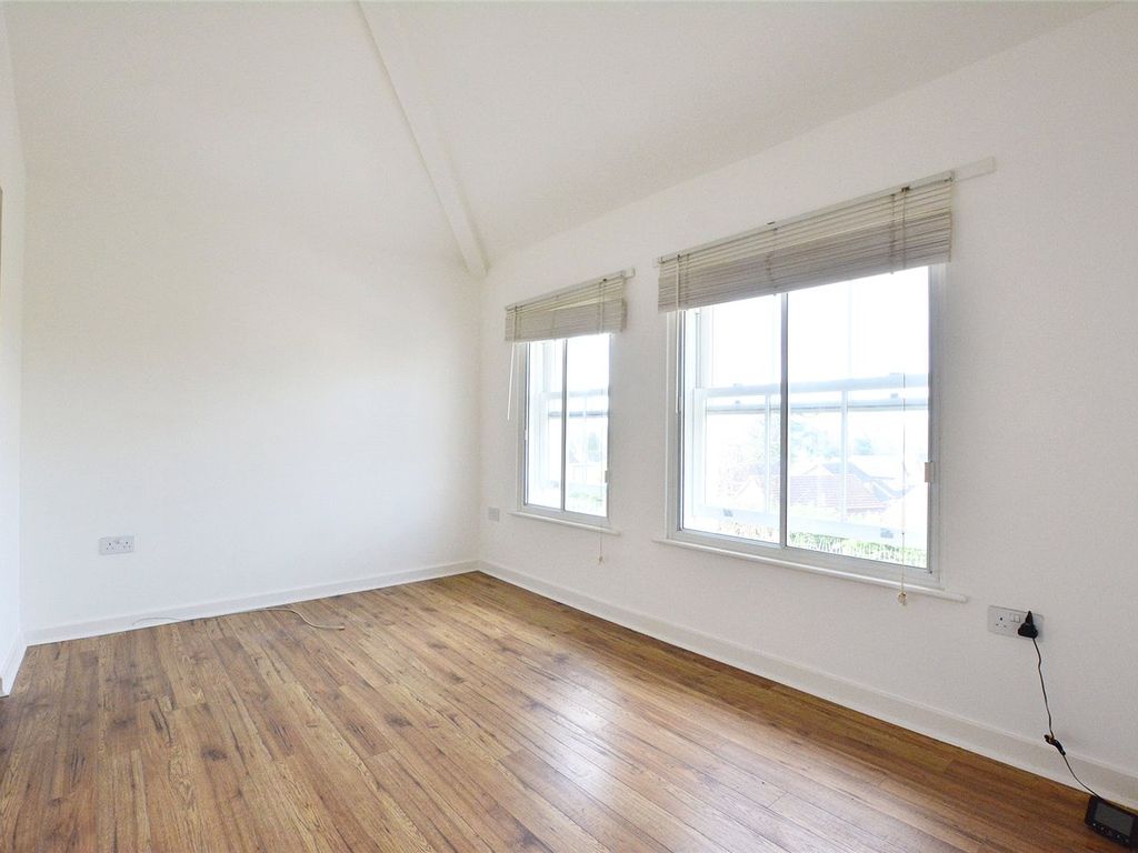 1 bed flat to rent in Woolwich Road, London SE2, £1,350 pcm - Zoopla