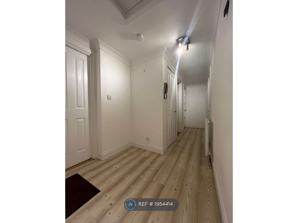 3 bed flat to rent in Morrison Drive, Aberdeen AB10, £900 pcm - Zoopla