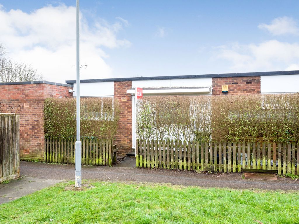 2 bed bungalow for sale in Arrow Place, Bletchley, Milton Keynes ...