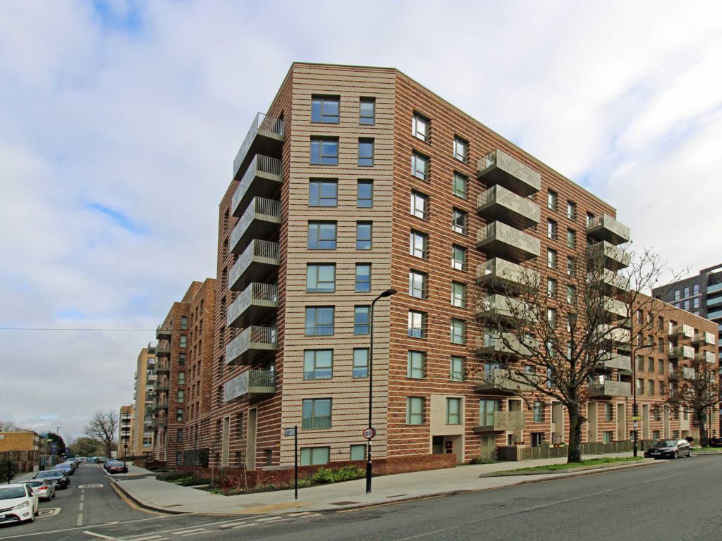 2 bed flat to rent in Bollo Lane, London W3, £2,700 pcm - Zoopla