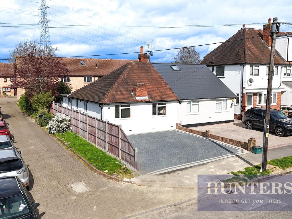 3 Bed Semi Detached Bungalow For Sale In Boscombe Road Worcester Park