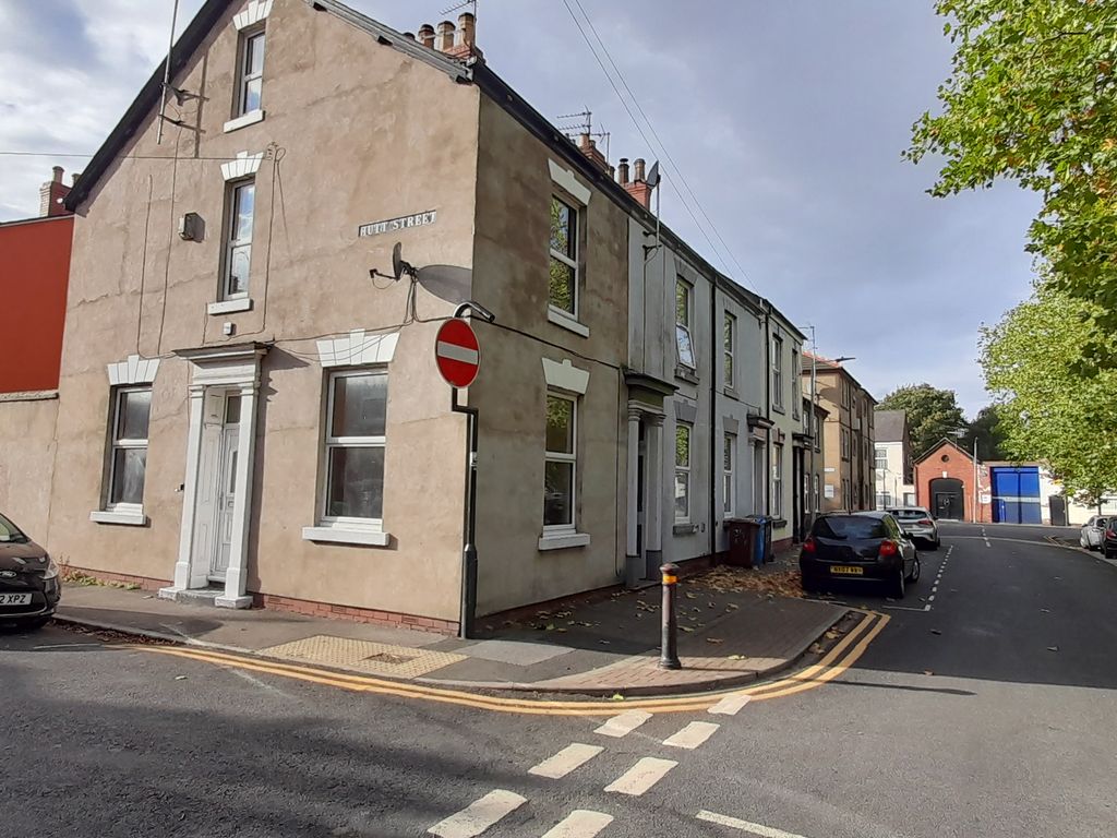3 bed end terrace house to rent in Hutt Street, Hull HU3, £650 pcm - Zoopla