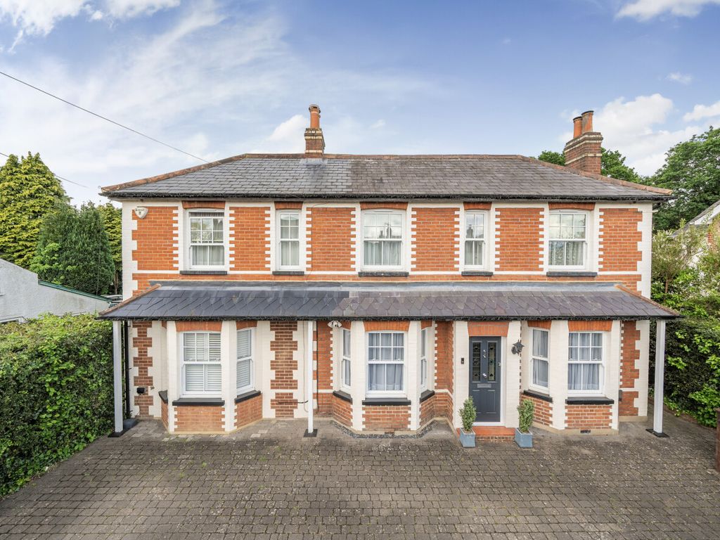 4 bed detached house for sale in Knaphill, Woking, Surrey GU21, £ ...