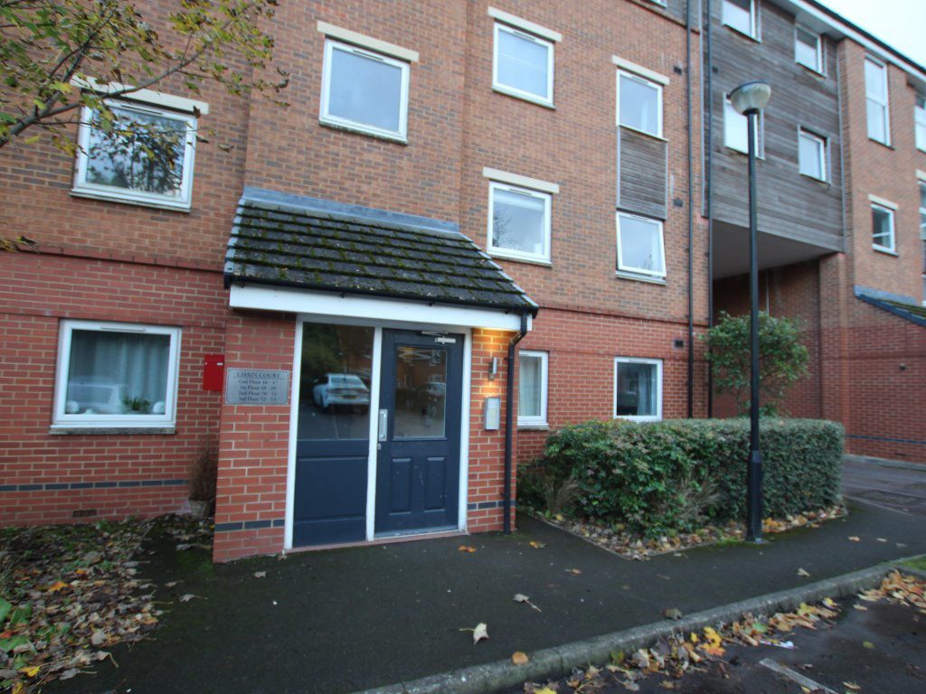 2 bed flat to rent in Chain Court, Swindon SN1, £825 pcm - Zoopla