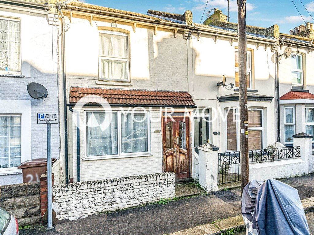 3 bed terraced house for sale in Gordon Road, Gillingham, Kent ME7 - Zoopla