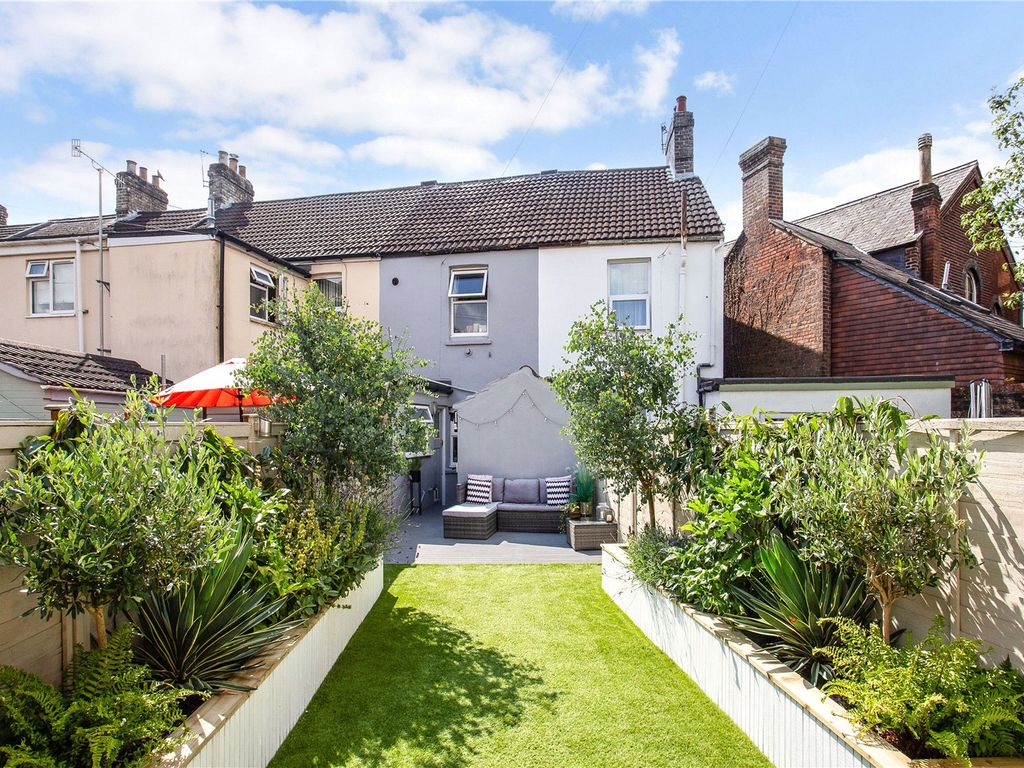 2 bed terraced house for sale in Devizes Road, Salisbury SP2, £225,000 - Zoopla