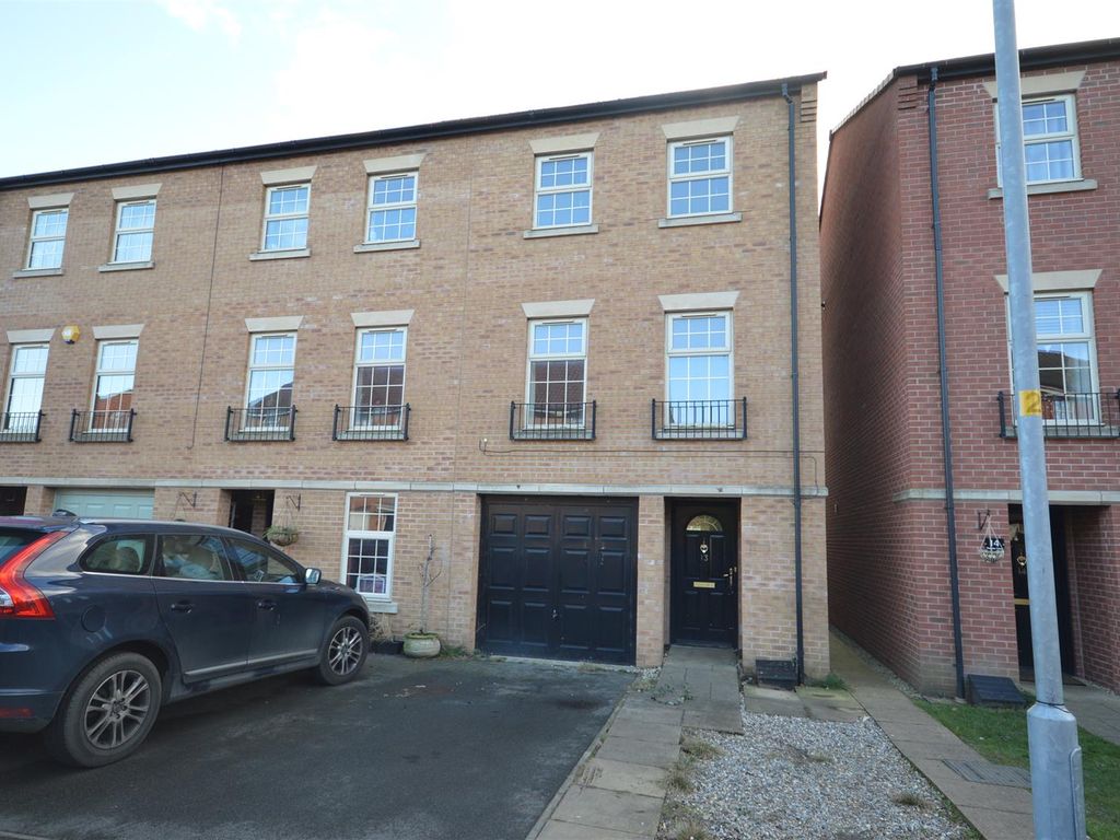 4 bed end terrace house to rent in Thwaite Close, Great Oakley, Corby ...