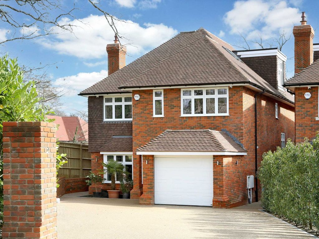 6 bed detached house to rent in Daleside, Gerrards Cross SL9, £5,750 ...