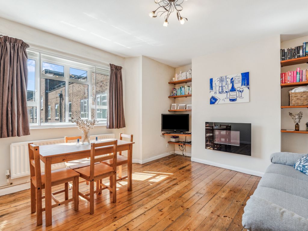 3 bed flat to rent in Fairfield Drive, The Tonsleys SW18, £2,600 pcm ...