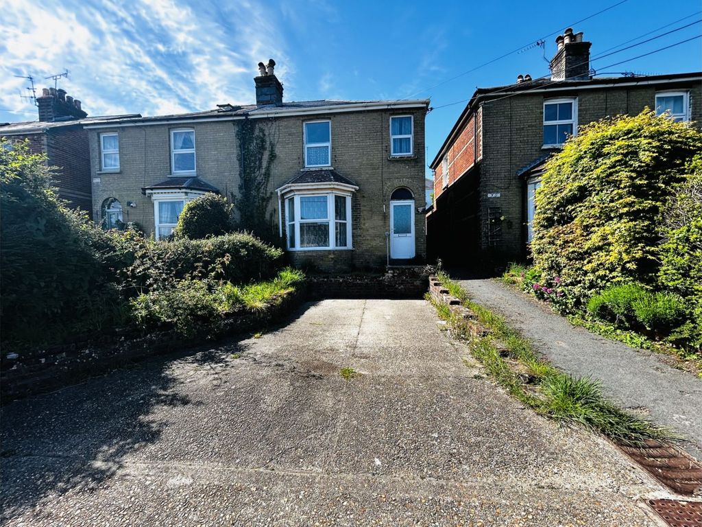 3 bed semi-detached house for sale in Clatterford Road, Newport PO30, £ ...