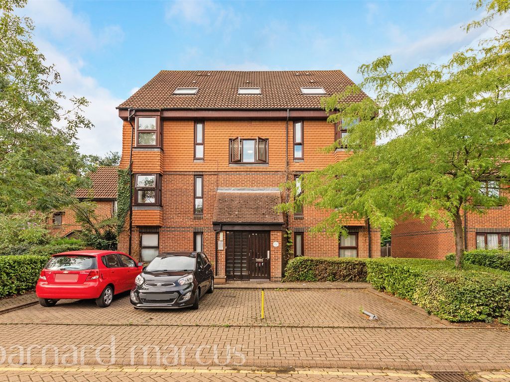 Studio for sale in Turnpike Lane, Sutton SM1 - Zoopla