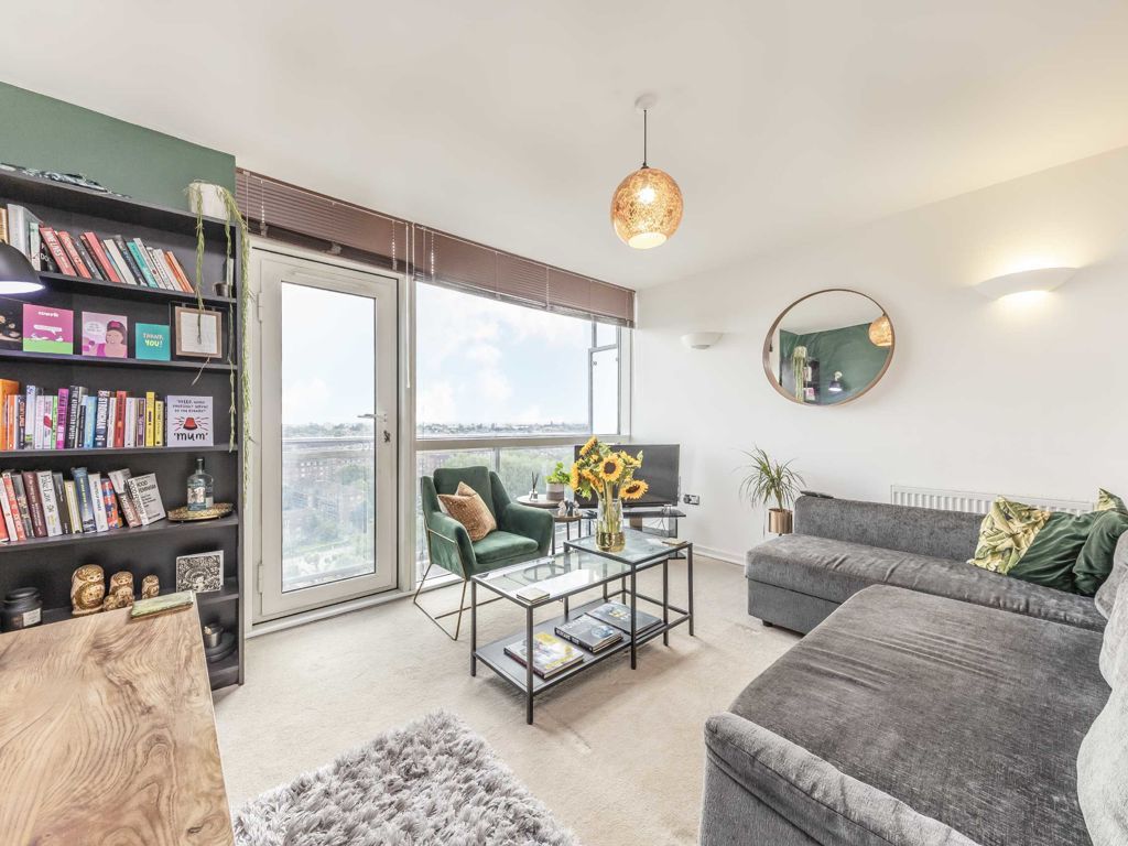1 bed flat for sale in Mapleton Road, London SW18, £365,000 - Zoopla
