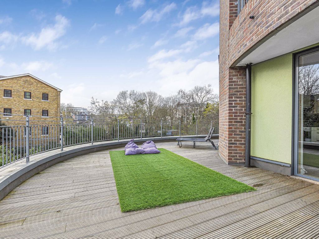 2 bed flat for sale in Bollo Lane, London W4 - Zoopla