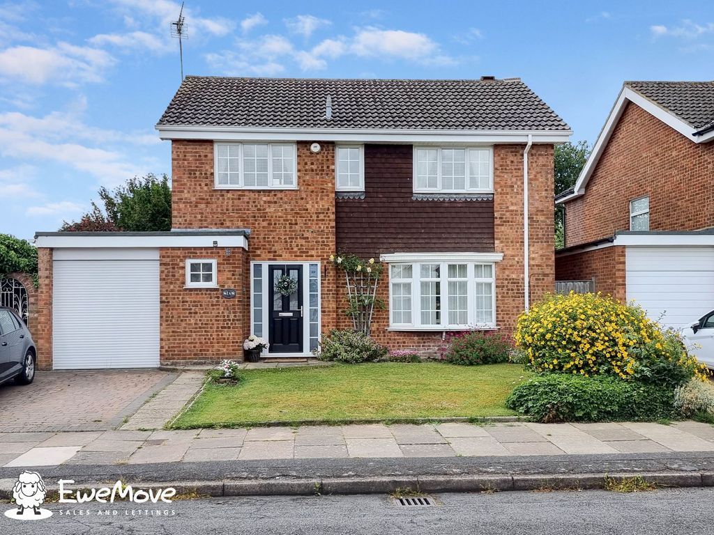 4 bed detached house for sale in Beacon Avenue, Dunstable LU6 - Zoopla