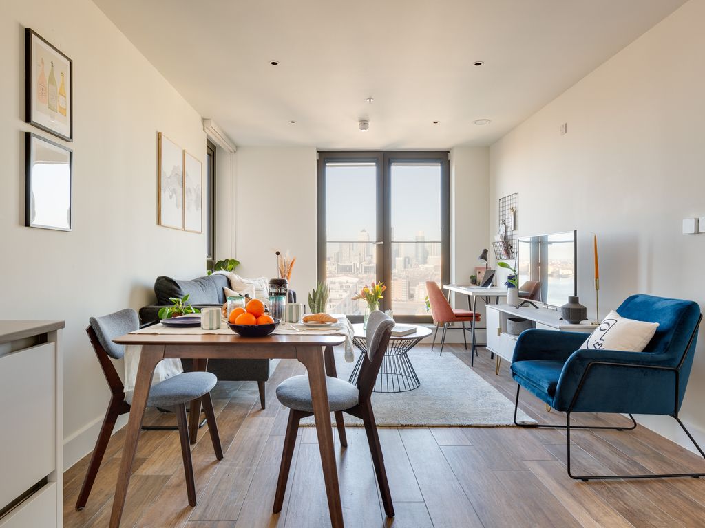 1 bed flat to rent in Mallow Walk, London SE8, £2,500 pcm - Zoopla