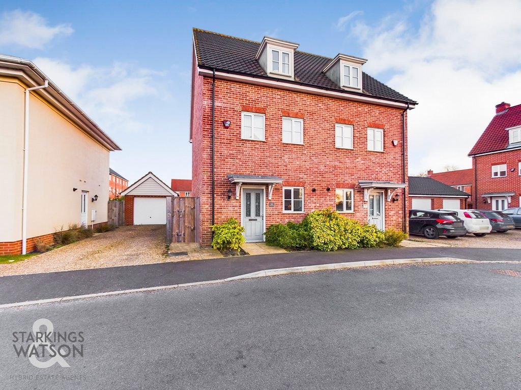 3 bed town house for sale in Avocet Rise, Sprowston, Norwich NR7 - Zoopla