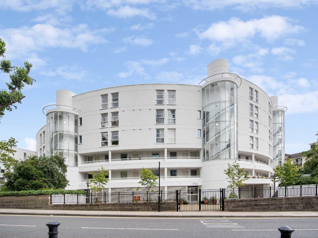 2 bed flat for sale in Manchester Road, London E14, £500,000 - Zoopla