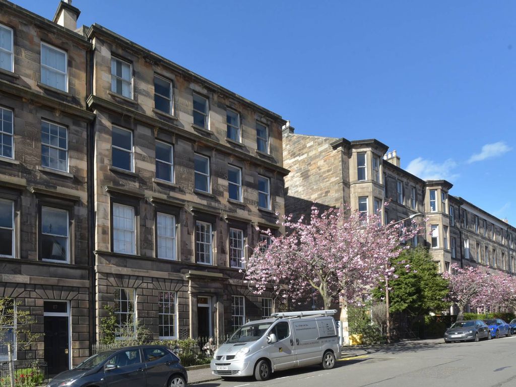 4 bed flat for sale in Lutton Place, Newington, Edinburgh EH8, £500,000 ...