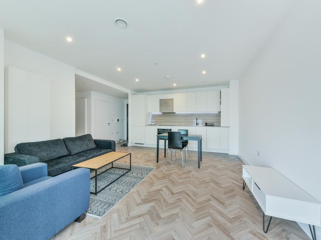 1 bed flat to rent in Skyline Apartments, Three Waters, London E3, £ ...