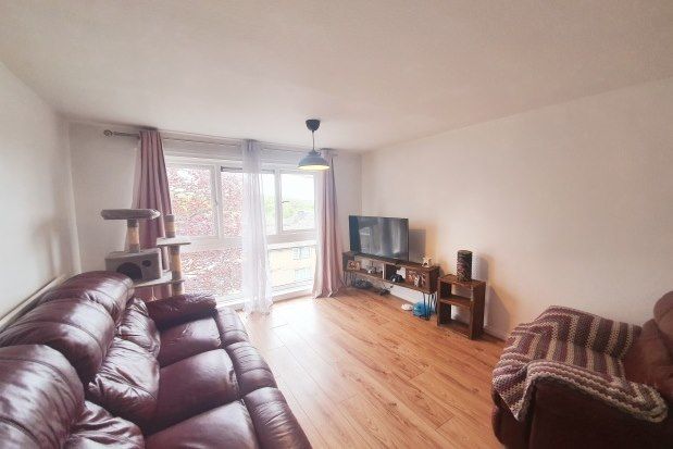 2 bed flat to rent in Longley Hall Way, Sheffield S5, £700 pcm - Zoopla