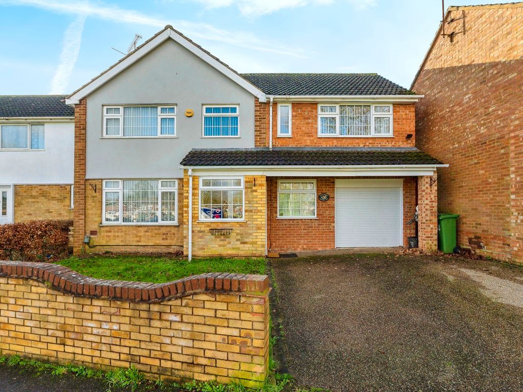 4 Bed Semi Detached House For Sale In Ashfield Way Luton Bedfordshire