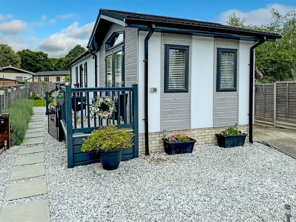 2 bed mobile/park home for sale in Beechfield Park, Hook Lane ...