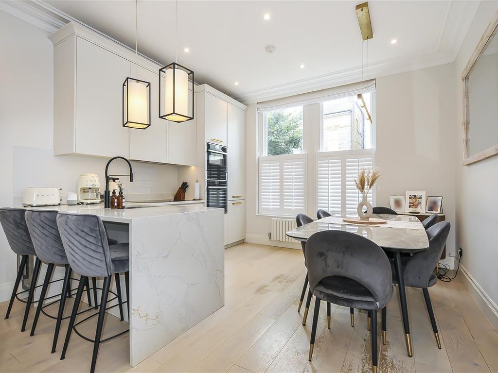 2 bed flat for sale in Werter Road, London SW15, £775,000 - Zoopla
