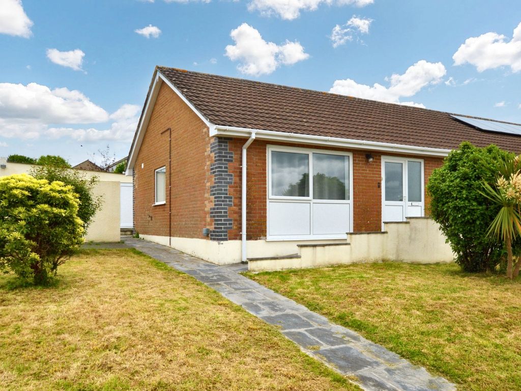 2 Bed Bungalow For Sale In Sunningdale Road Saltash Cornwall Pl12 £