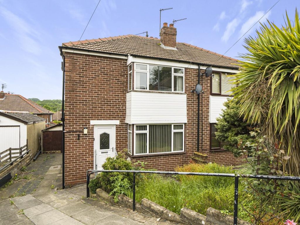 3 Bed Semi Detached House For Sale In Lickless Gardens Horsforth