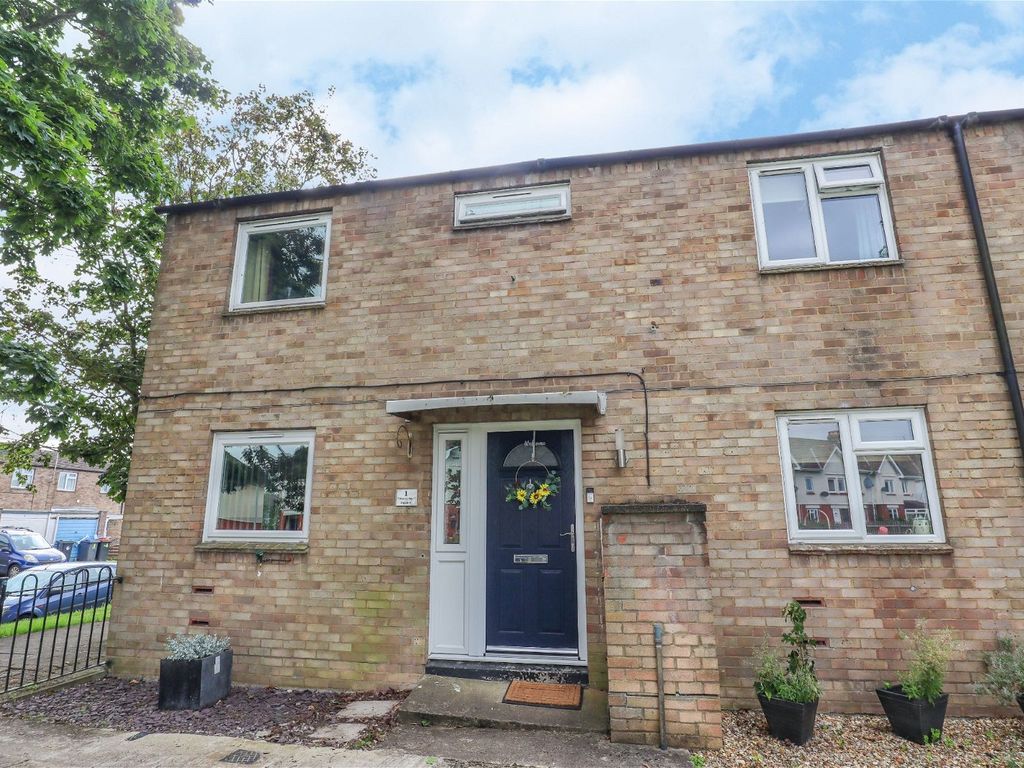 3 Bed End Terrace House For Sale In Macaulay Square Calne Sn11 £