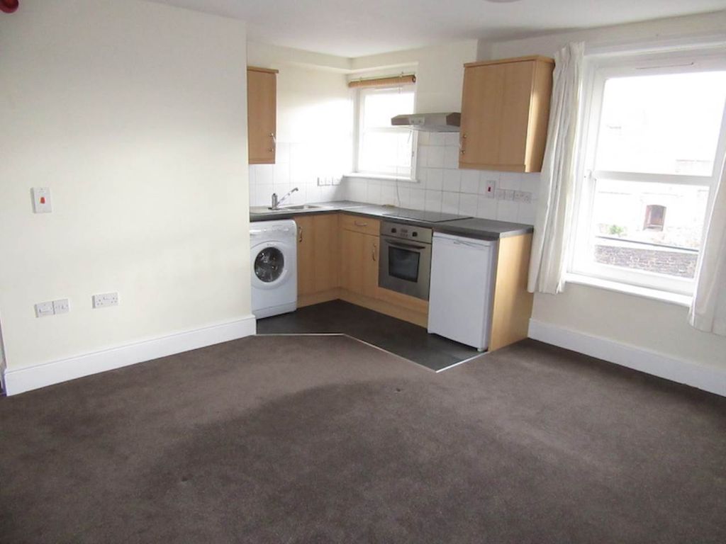 Studio to rent in Old Tiverton Road, Exeter EX4, £550 pcm - Zoopla