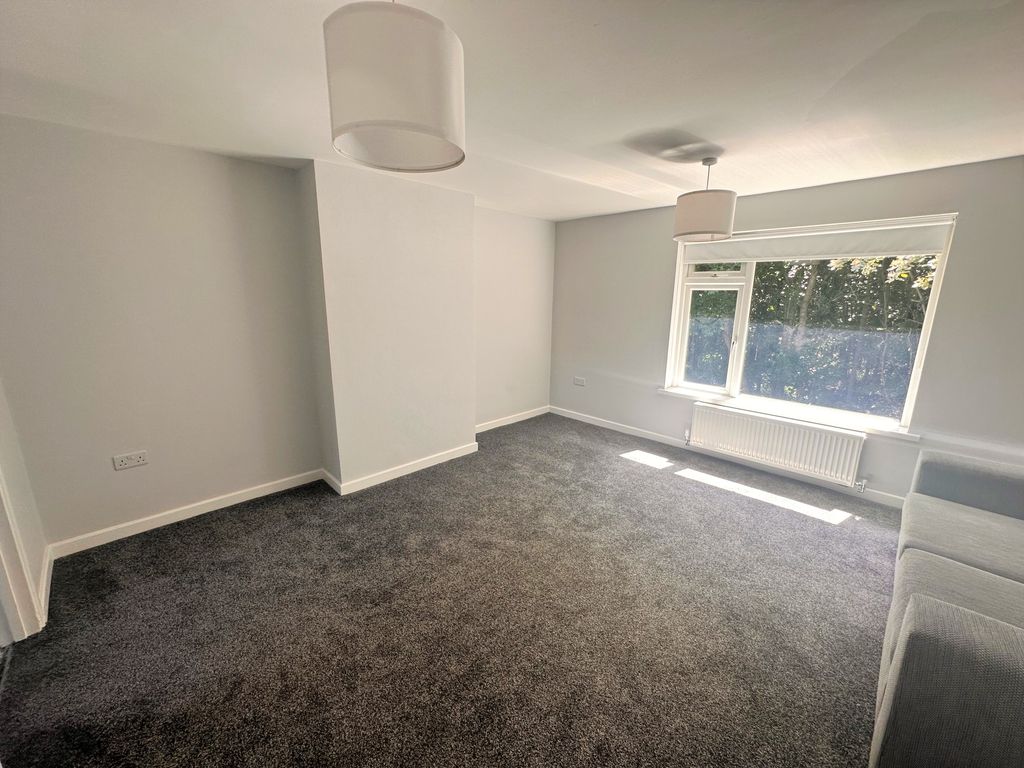 2 bed flat to rent in Cranmore Lane, Leeds LS10 - Zoopla