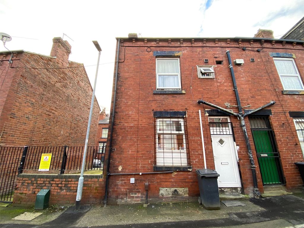 2 Bed Terraced House For Sale In Brompton Grove Leeds West Yorkshire