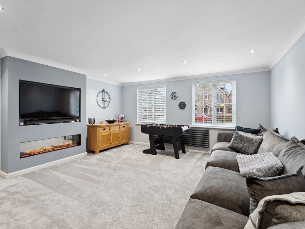 4 bed detached house for sale in Primrose Drive, Kingsnorth TN23, £ ...